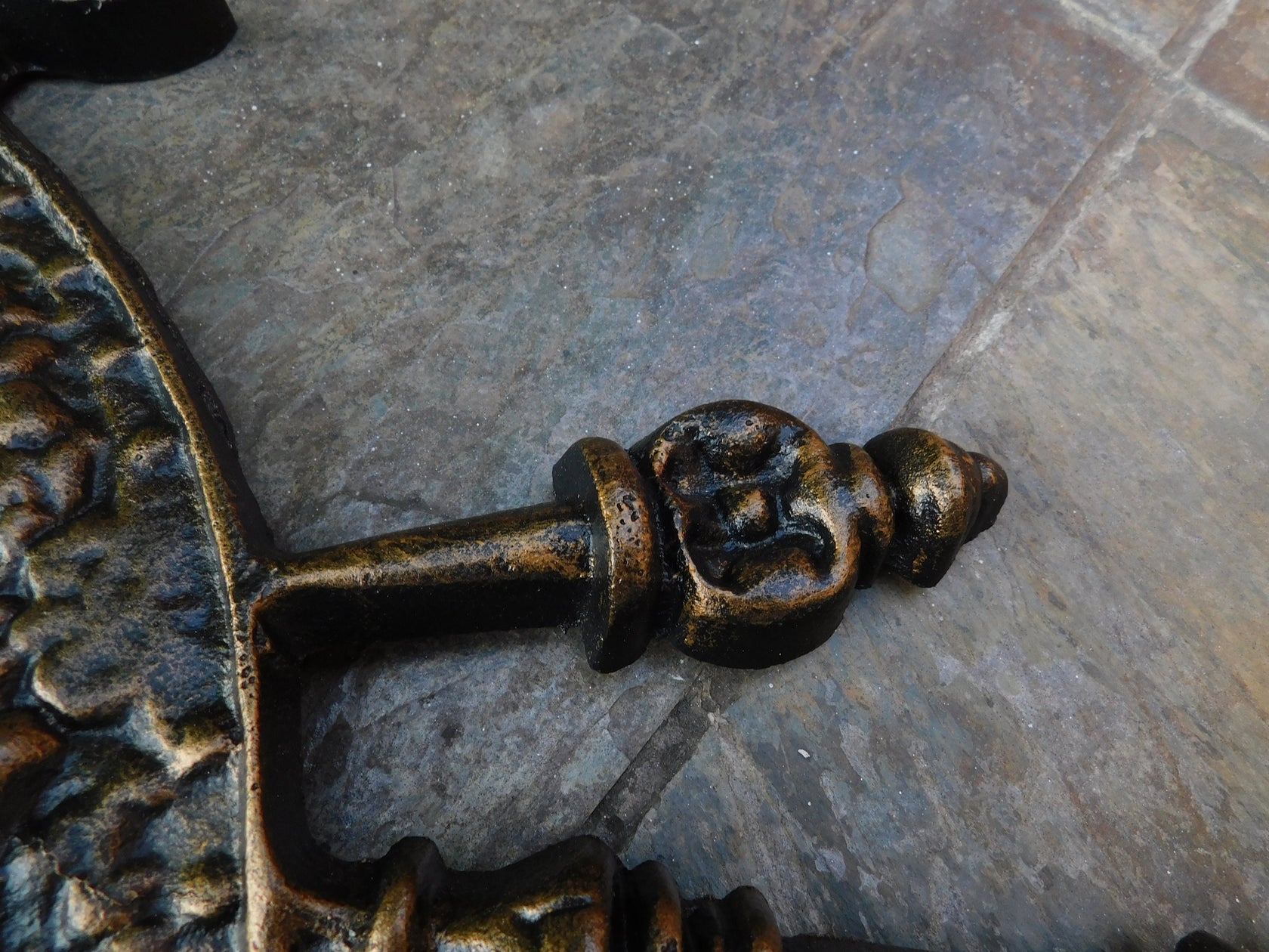 Medieval Shield Wall Decor – Fleur De Lis Junkie