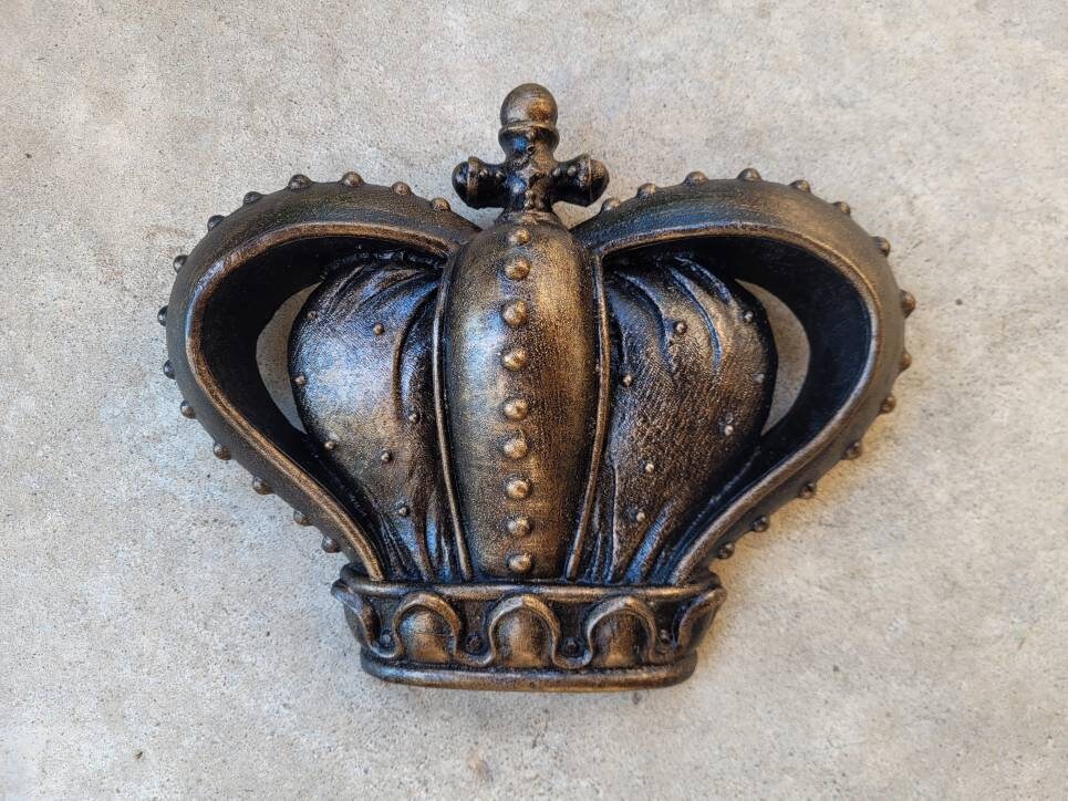 King Crown Wall Plaque – Fleur De Lis Junkie